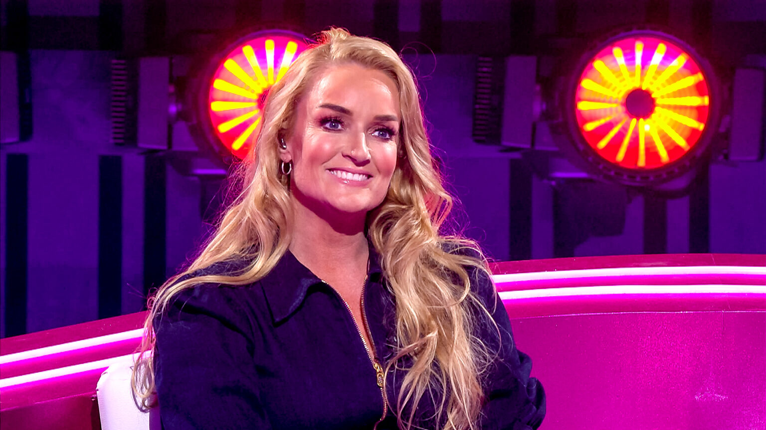 Samantha Steenwijk zwaar onder vuur: “zakkenvuller!” - Vipnieuws.nl